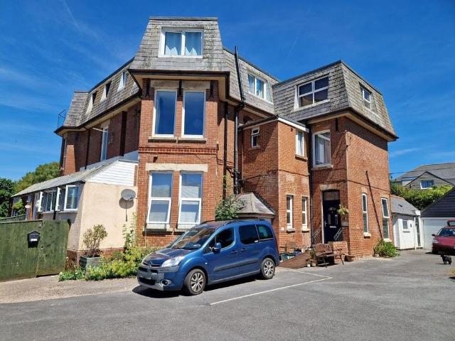 2 bedroom ground flat for sale