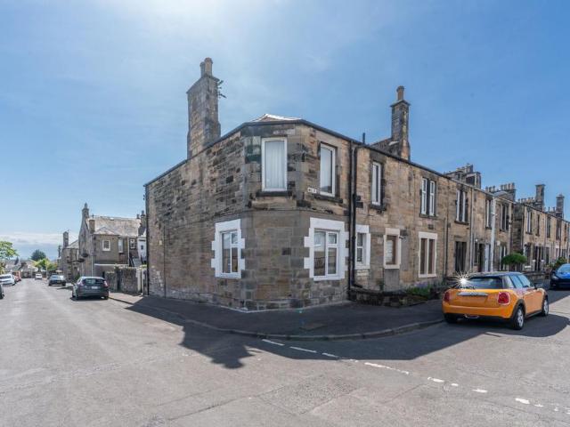 2 bedroom ground flat for sale