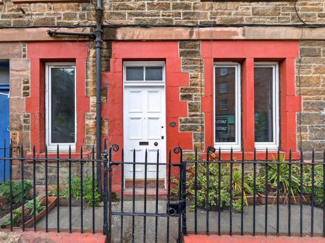 2 bedroom ground flat for sale