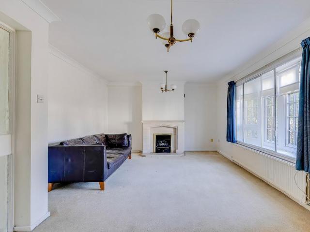 2 bedroom ground flat for sale