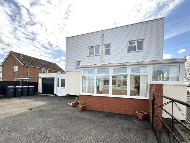 2 bedroom ground flat for sale
