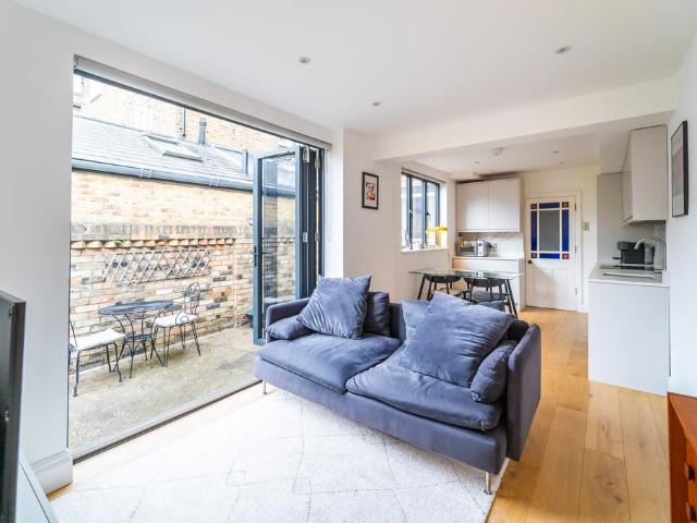 2 bedroom ground flat for sale