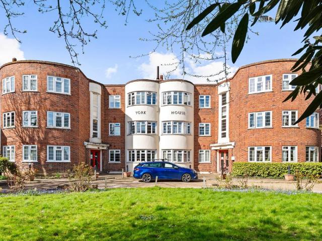 2 bedroom ground flat for sale