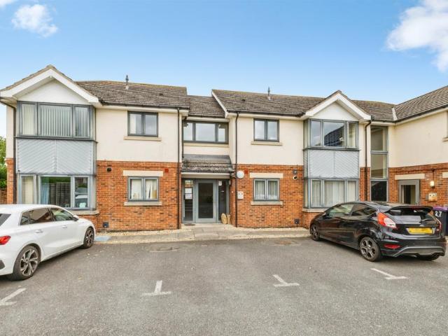 2 bedroom ground flat for sale