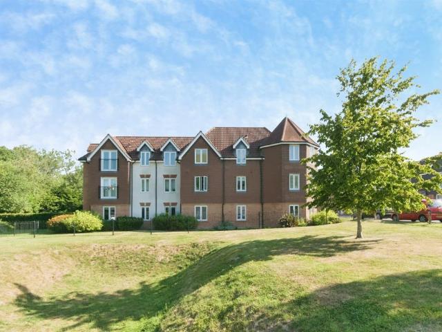 2 bedroom ground flat for sale
