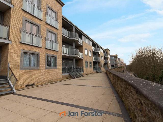 2 bedroom ground flat for sale