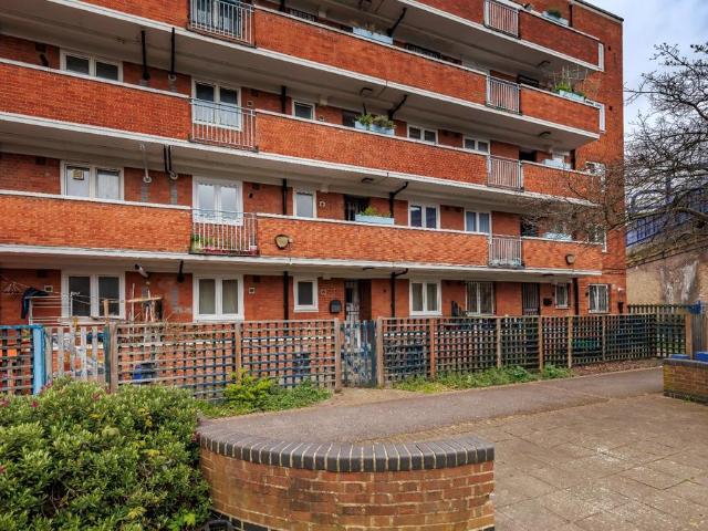 2 bedroom ground flat for sale