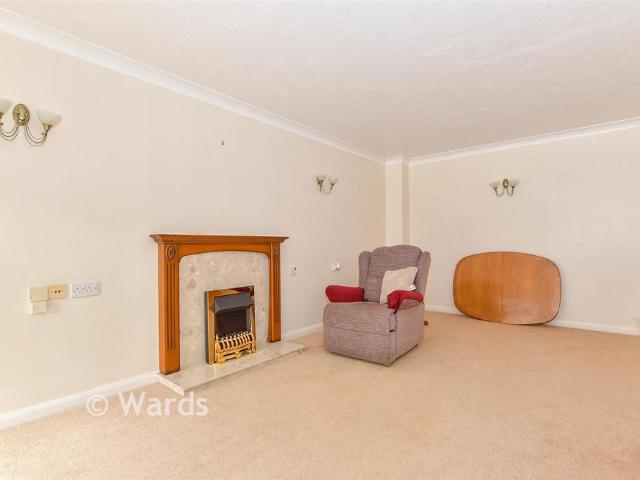 2 bedroom ground flat for sale