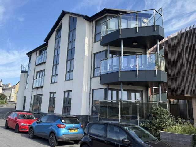 2 bedroom ground flat for sale
