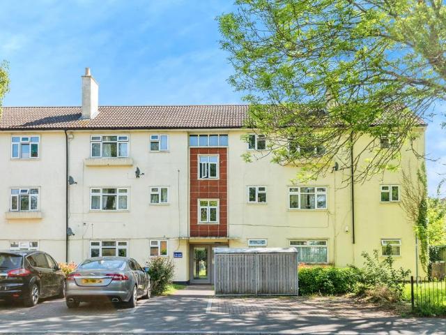 2 bedroom ground flat for sale
