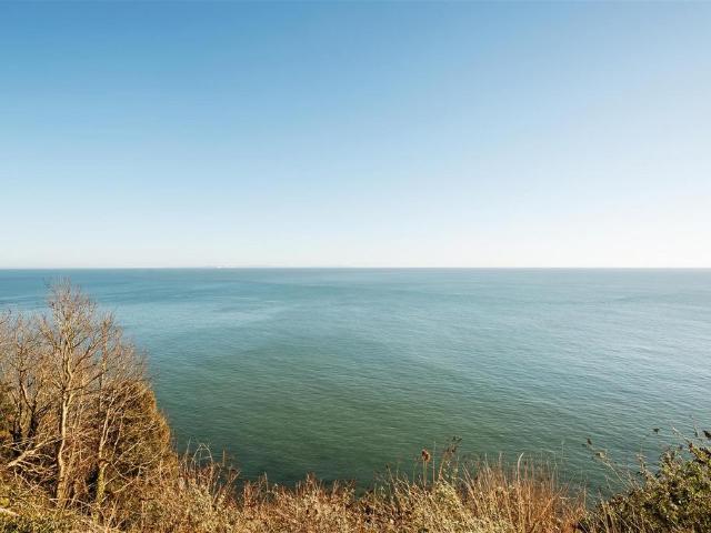2 bedroom ground flat for sale