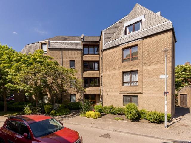 2 bedroom ground flat for sale