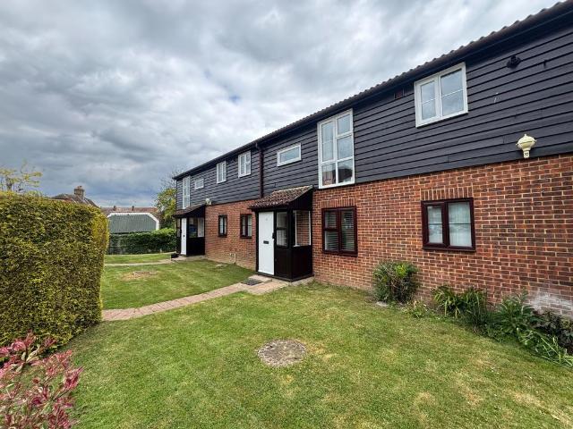 2 bedroom ground flat for sale