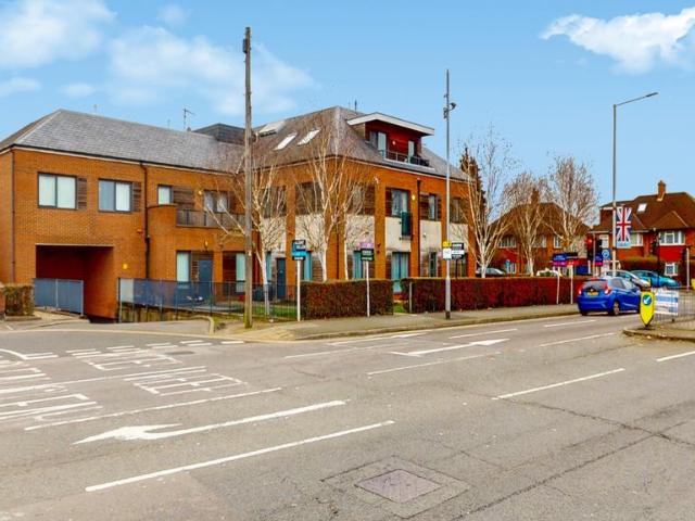 2 bedroom ground flat for sale