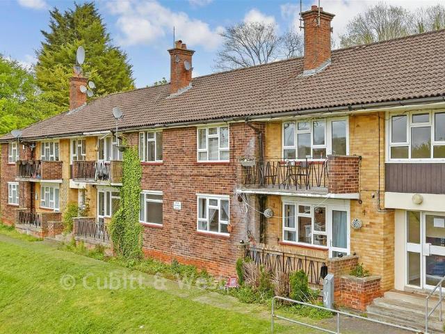 2 bedroom ground flat for sale