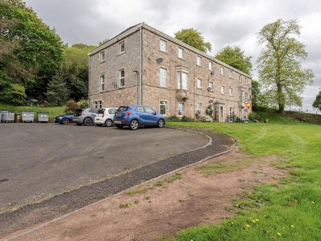 2 bedroom ground flat for sale