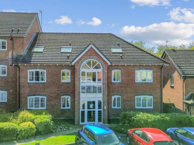 2 bedroom ground flat for sale
