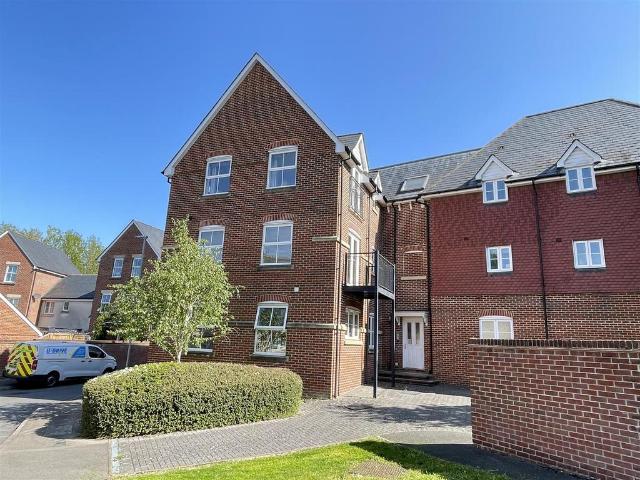 2 bedroom ground flat for sale