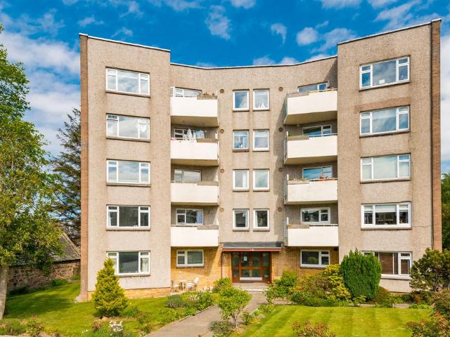 2 bedroom ground flat for sale