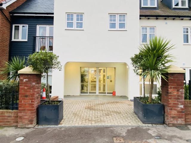 2 bedroom ground flat for sale