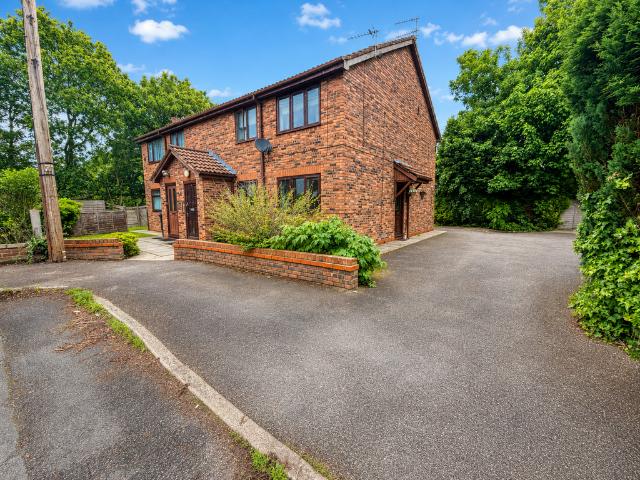 2 bedroom ground flat for sale