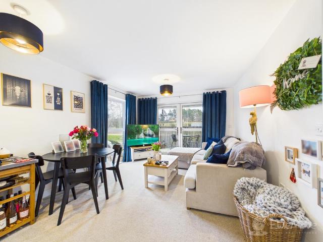 2 bedroom ground flat for sale