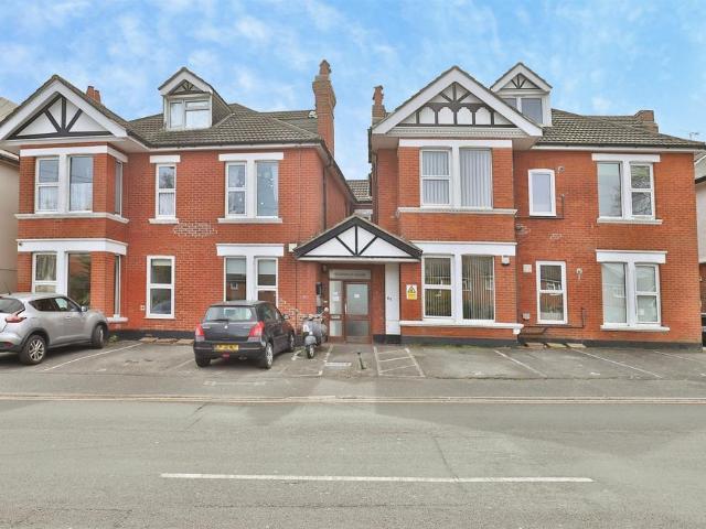 2 bedroom ground flat for sale