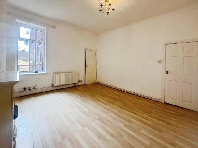 2 bedroom ground flat for sale