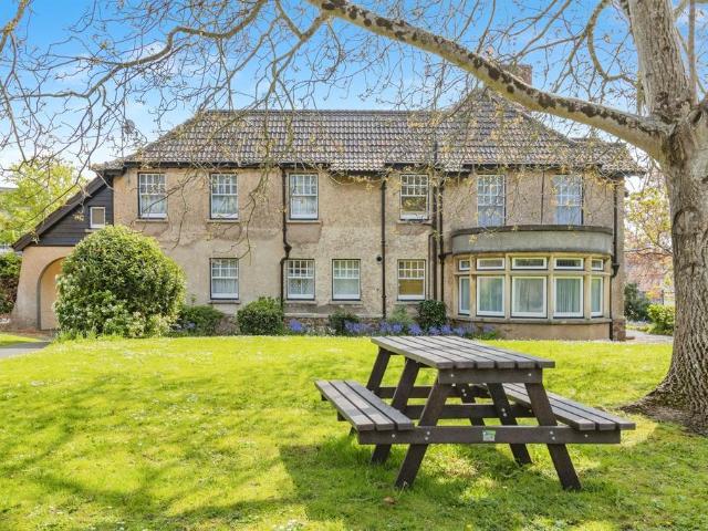 2 bedroom ground flat for sale