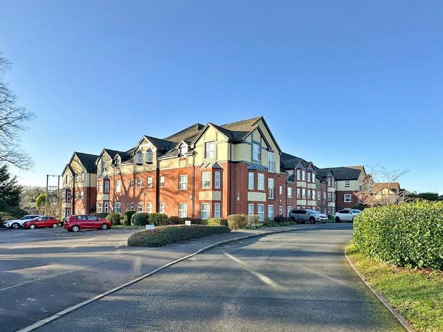 2 bedroom ground flat for sale