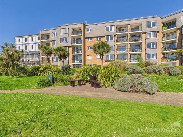 2 bedroom ground flat for sale