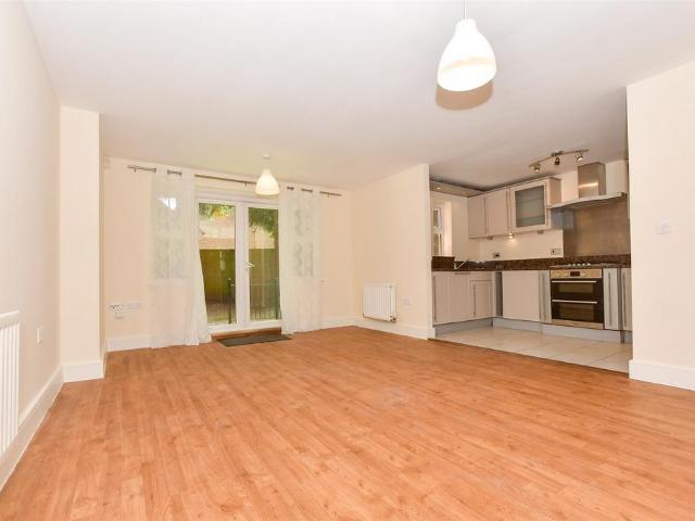2 bedroom ground flat for sale