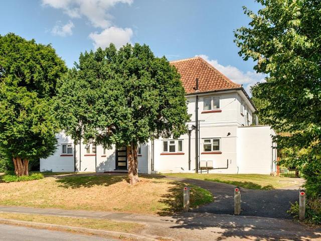 2 bedroom ground flat for sale