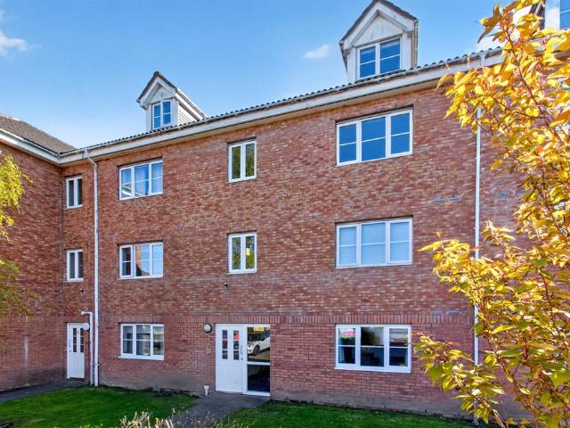 2 bedroom ground flat for sale