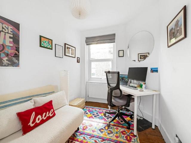 2 bedroom ground flat for sale