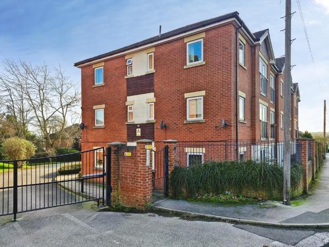 2 bedroom ground flat for sale