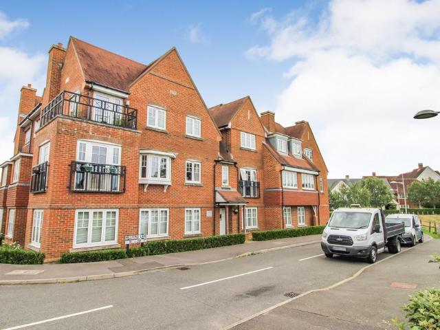 2 bedroom ground flat for sale