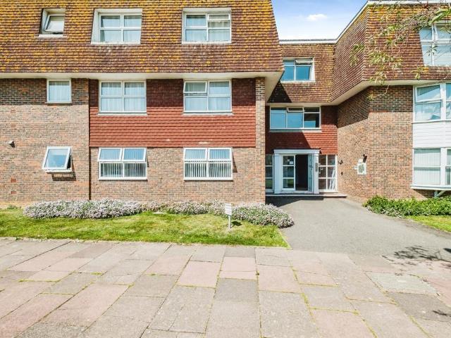 2 bedroom ground flat for sale
