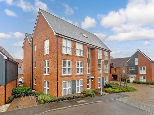 2 bedroom ground flat for sale