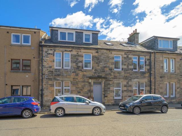 2 bedroom ground flat for sale