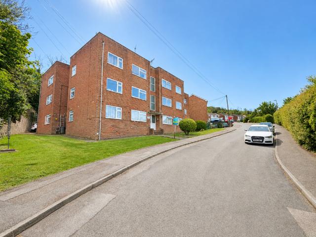 2 bedroom ground flat for sale