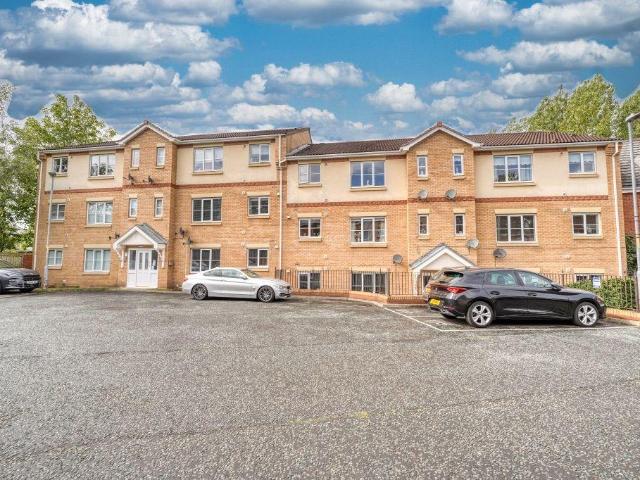 2 bedroom ground flat for sale