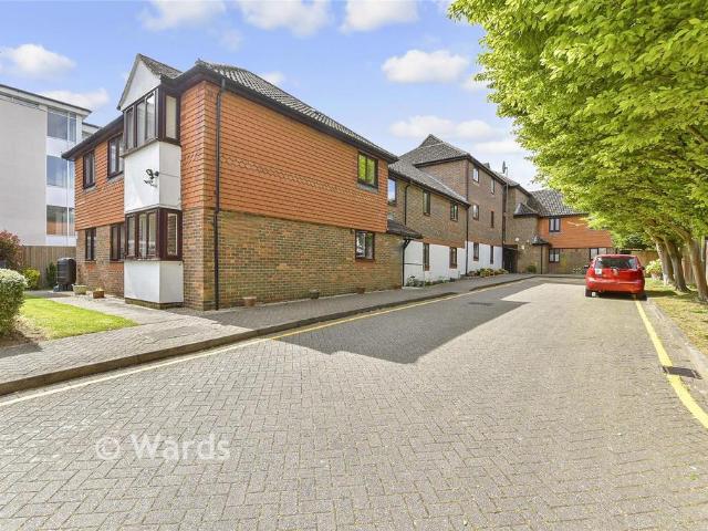 2 bedroom ground flat for sale