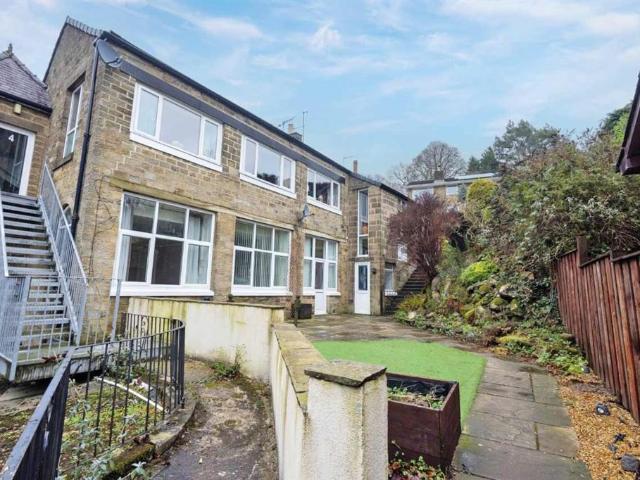 2 bedroom ground flat for sale