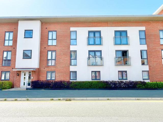 2 bedroom ground flat for sale