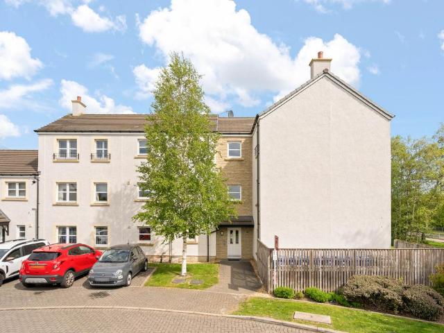 2 bedroom ground flat for sale
