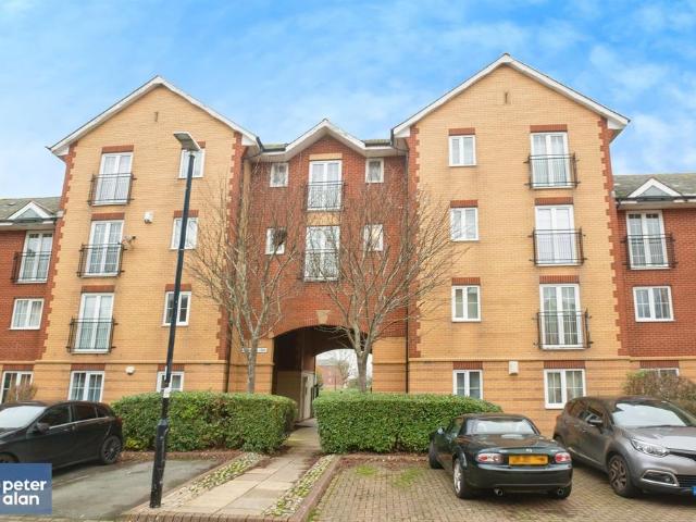 2 bedroom ground flat for sale