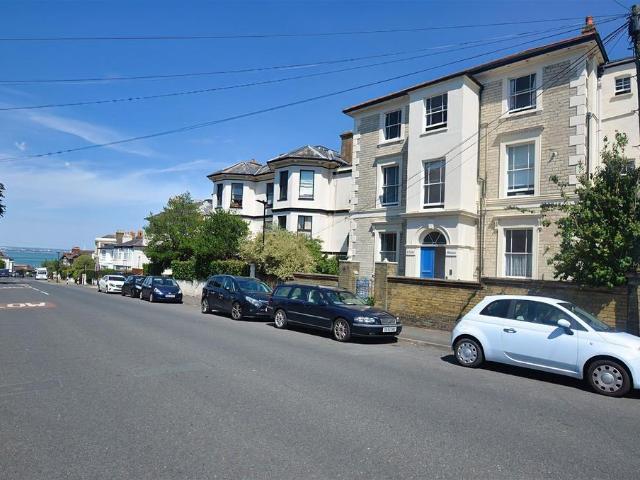 2 bedroom ground flat for sale