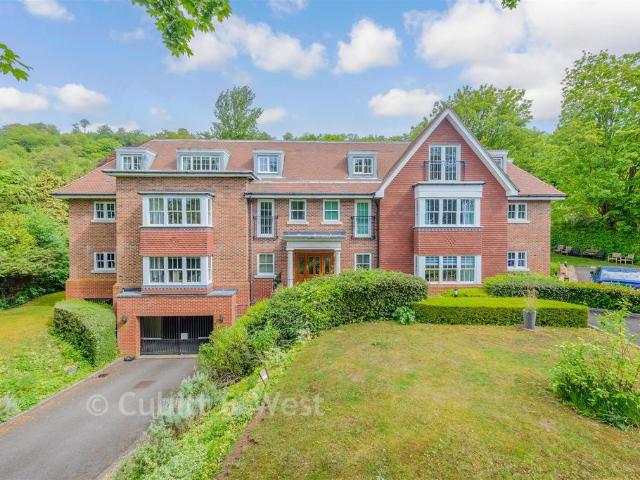 2 bedroom ground flat for sale