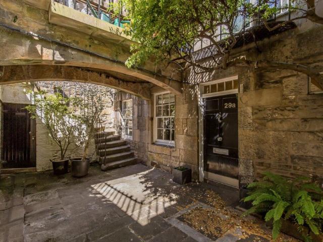 2 bedroom ground flat for sale
